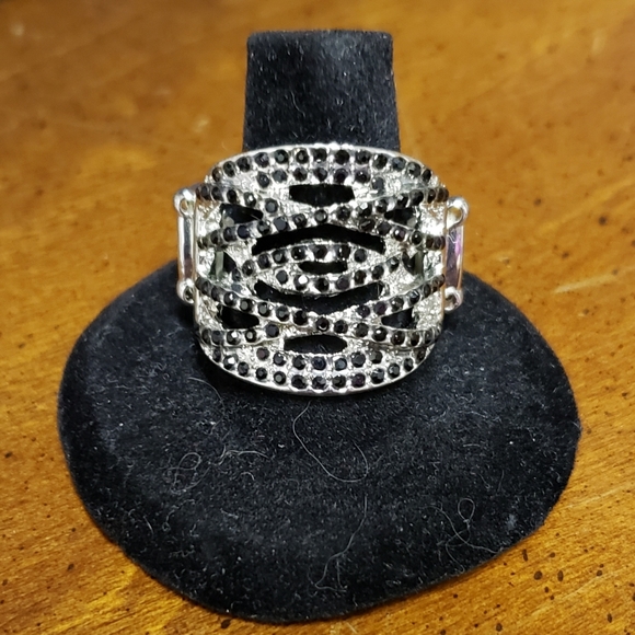 paparazzi | Jewelry | Paparazzi Ring The Money Maker Black | Poshmark